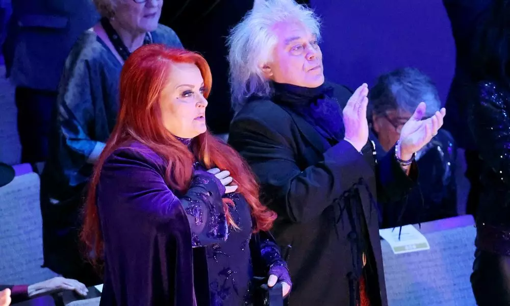 Wynonna Judd 與 Marty Stuart 在鄉村音樂名人堂，2022 年 5 月 1 日。照片：Terry Wyatt/Getty Images for Country Music Hall of Fame and Museum