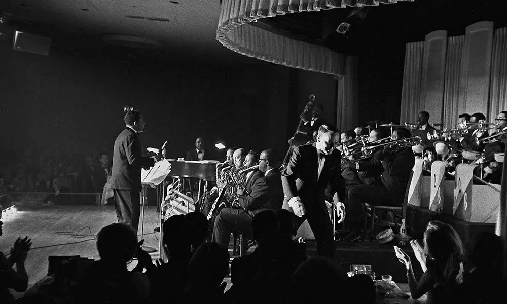 UFrank Sinatra Big Band Jazz Standing Room Kuphela Cindezela Shot 1 PC Frank Sinatra Enterprises 1000