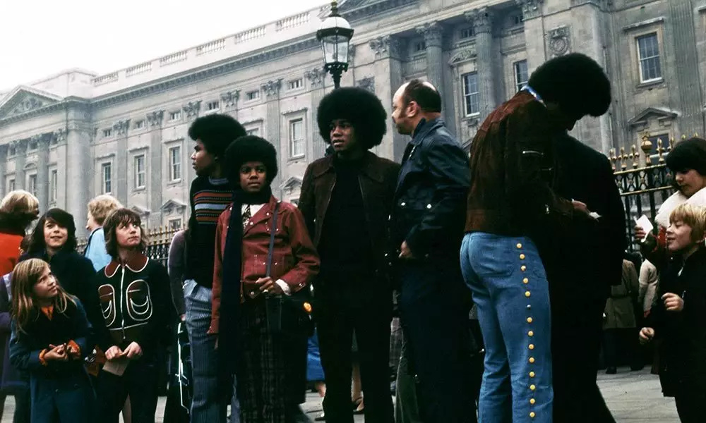 Jackson 5 Trafalgar Square Urubuga rwa Londres rwatezimbere 1000 Motown Yavunitse Amoko