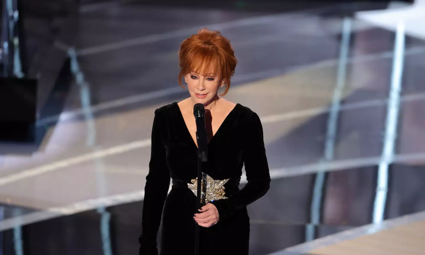 Reba McEntire نے ہمیں فال ایرینا ٹور کا اعلان کیا، ریبا لائیو ان کنسرٹ