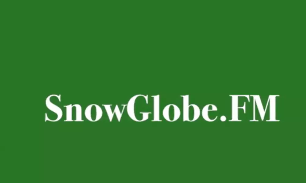 በአዲሱ መተግበሪያ፣ Snowglobe.FM ገናን ያናውጡ