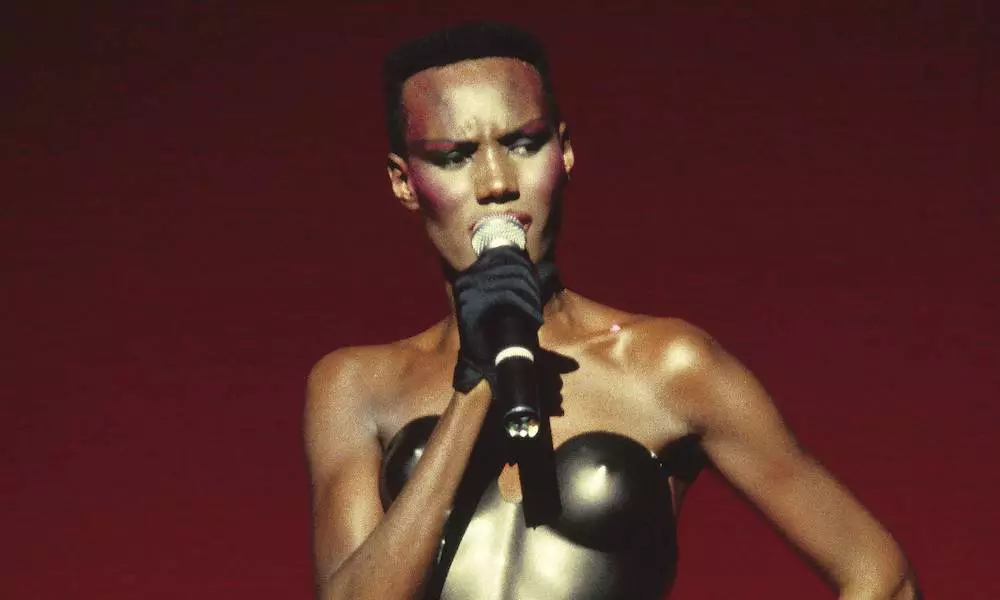 Ejiji nke Grace Jones: Ụdị na egwu Maverick