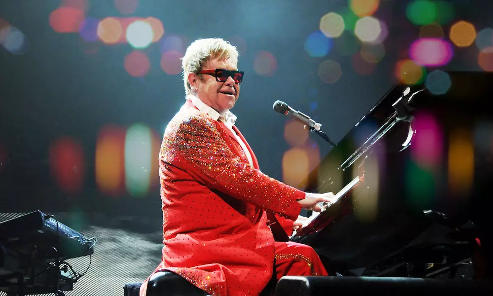 Những món quà tuyệt vời nhất cho người hâm mộ Elton John trong dịp Giáng sinh này | uDiscover