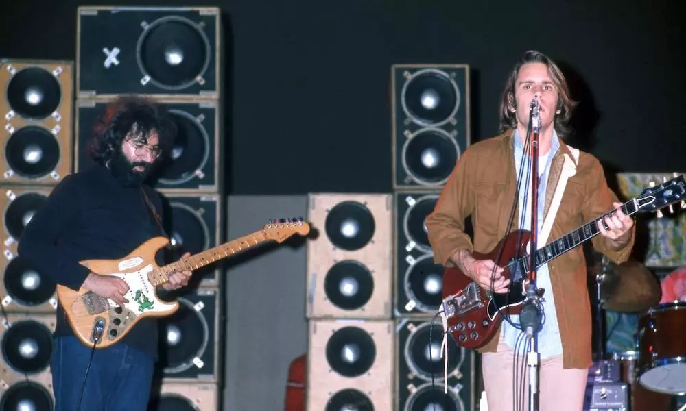 De Jerry Garcia an de Bob Weir vun de Grateful Dead liewen am Juni 1973 zu Vancouver, e Mount ier si Summer Jam gespillt hunn. Foto: Ross Marino/Getty Images