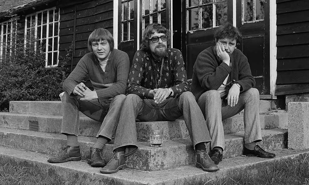 參與英國爵士樂爆炸的三位藝術家：來自 S.O.S. 的 John Surman、Alan Skidmore 和 Mike Osborne (1941-2007)。薩克斯管三重奏