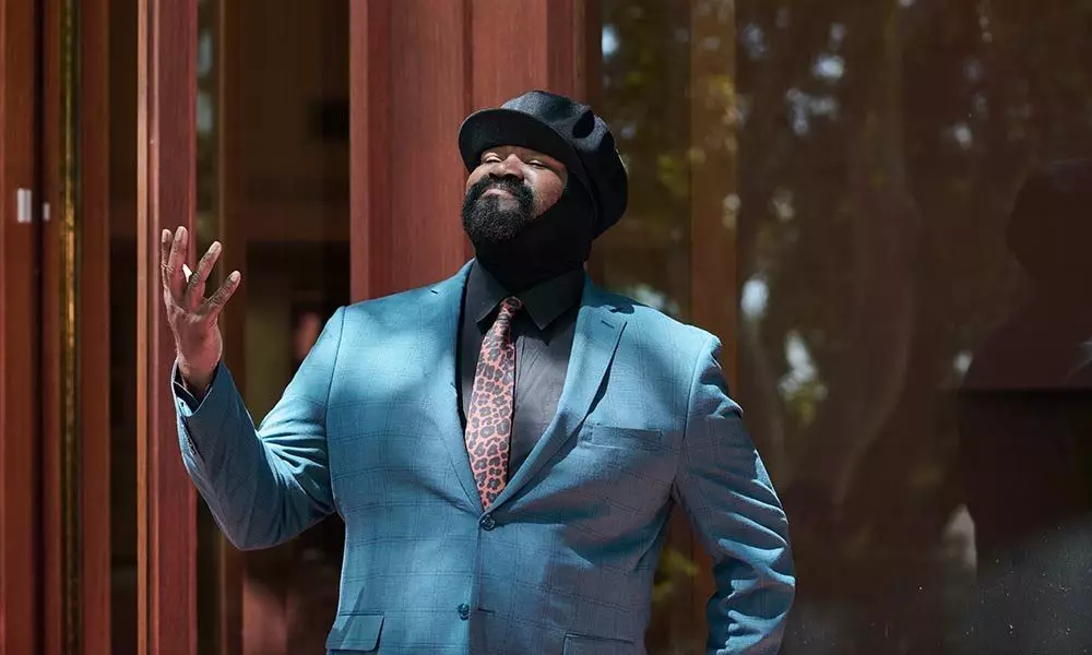 Gregory Porter Revival e thunya mokoloto oa 2020 Amy Sioux