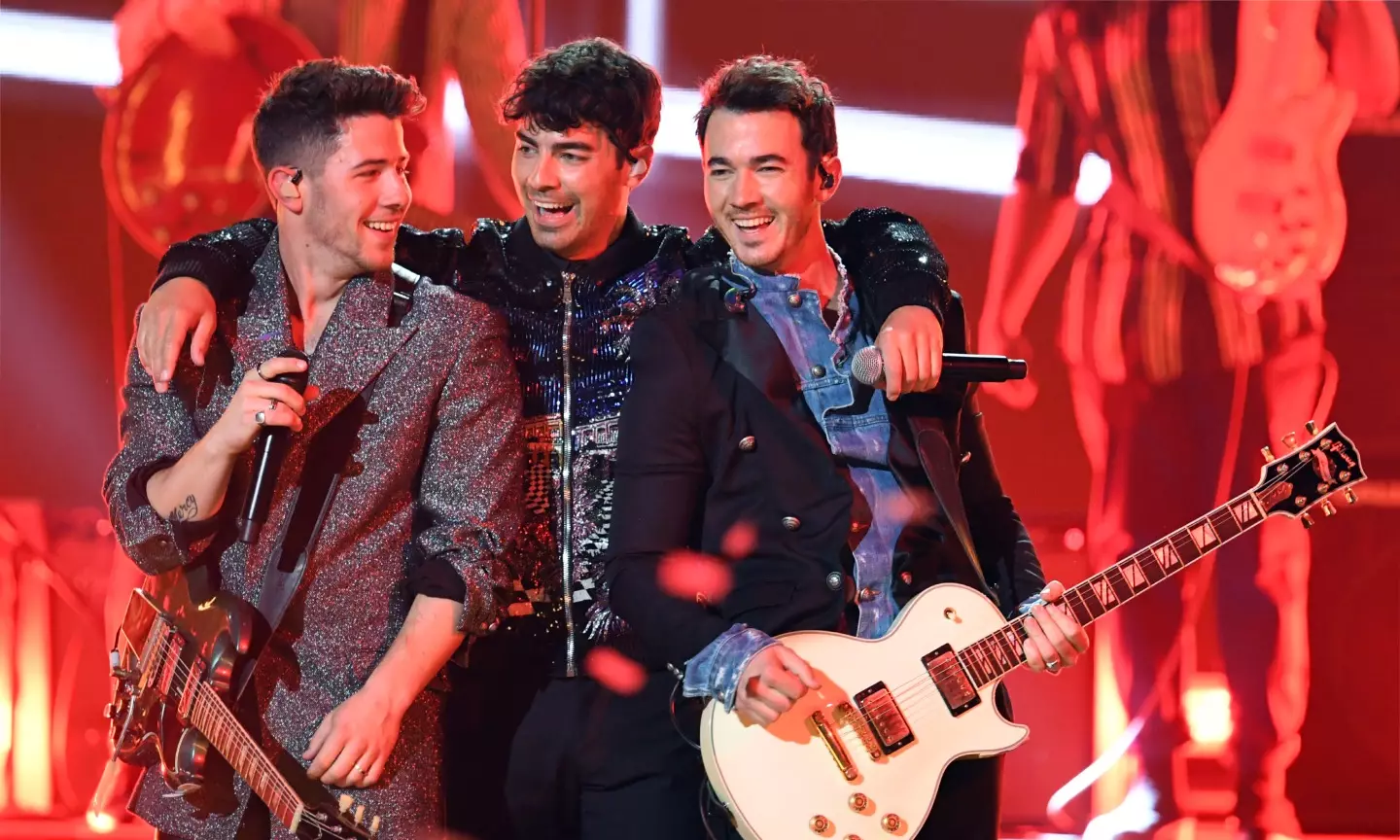 Jonas Brothers поделились последним синглом «Who’s In Your Head?»