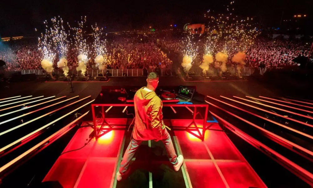 DJ Snake එය ධාවනය කරන්න