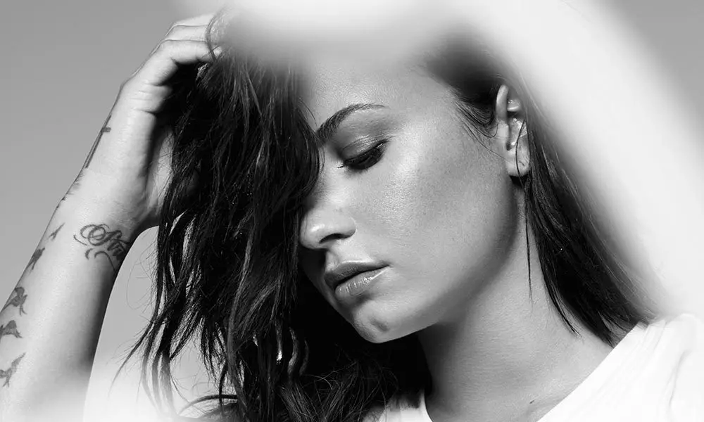 Fotos del empaque del álbum de Demi Lovato 2017 1000 CRÉDITO Foto cortesía de Island Records