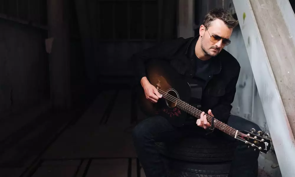 Eric Church ໃຫ້ສິນເຊື່ອ Reid Long