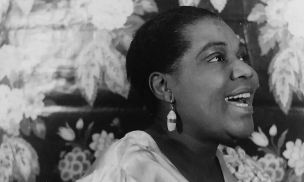 Bessie Smith: Nữ hoàng huyền thoại của The Blues | uDiscover