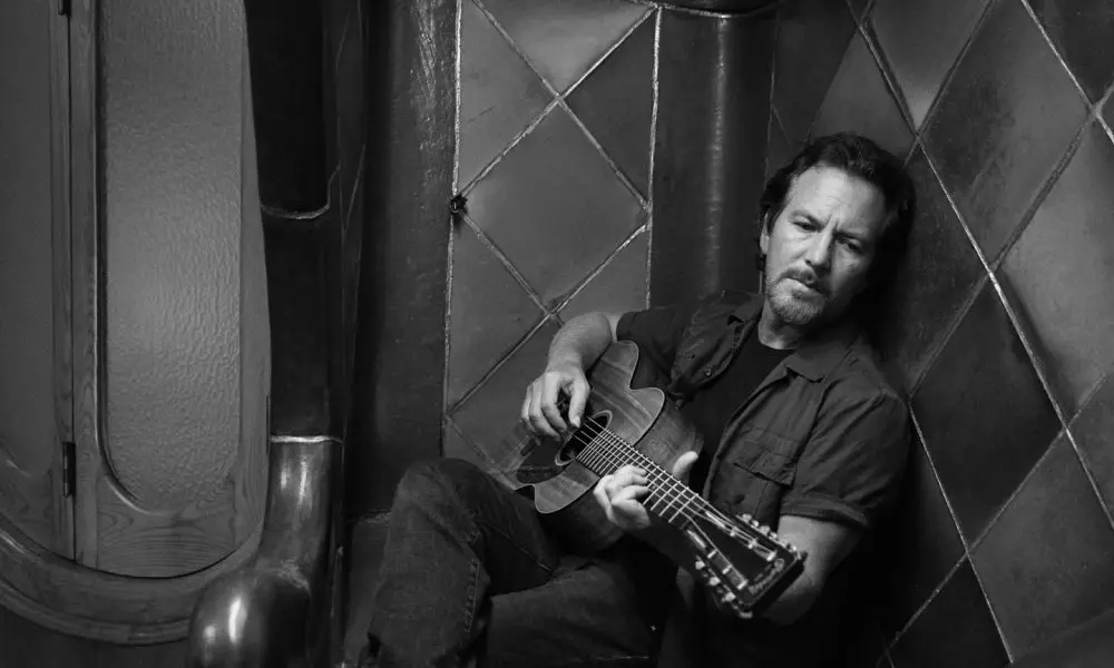 Eddie-Vedder-Earthling-Billboard-No-1