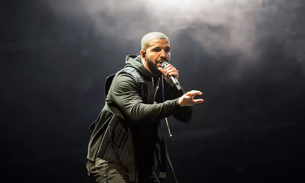 Drake-Paling-No-1-Debut-Hot-100