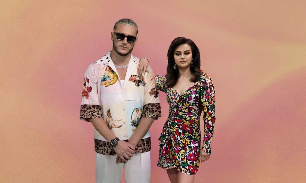 Selena Gomez agus DJ Snake ag Foireann le haghaidh ‘Grá Féiniúil’ Aonair Nua
