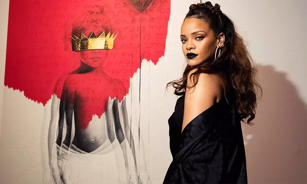 រូបថត Rihanna ដោយ Christopher Polk និង Getty Images សម្រាប់ WESTBURY ROAD ENTERTAINMENT LLC