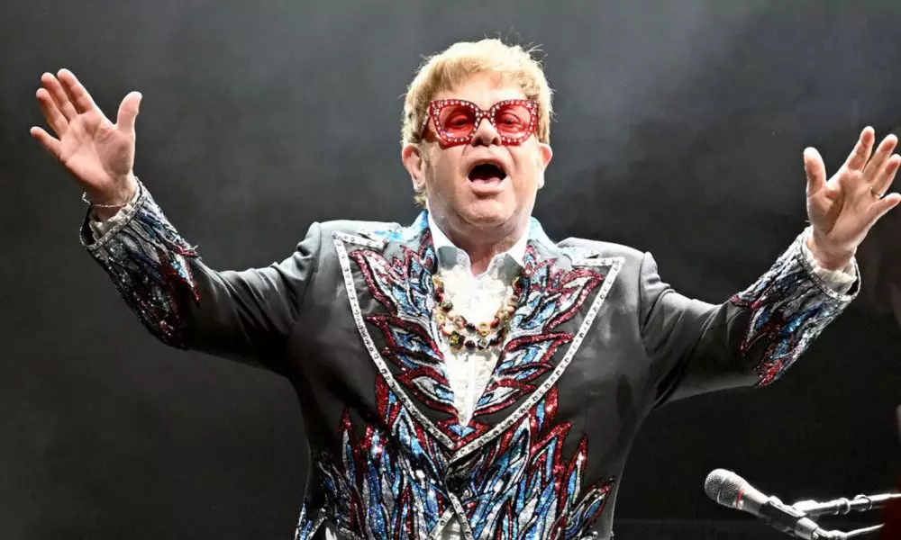 Elton-John-Sbohem-žlutá-cihla-silnice-dokument