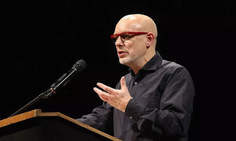 Brian-Eno-Bir-Yıl-Şişmiş-Ekler