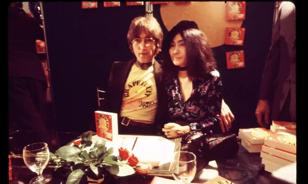 The John Lennon Estate condivide un nuovo video meditativo per "Hold On"