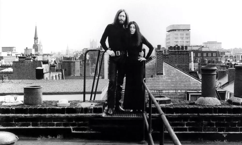 Tugann John & Yoko creidiúint do David Nutter © Yoko Ono Lennon