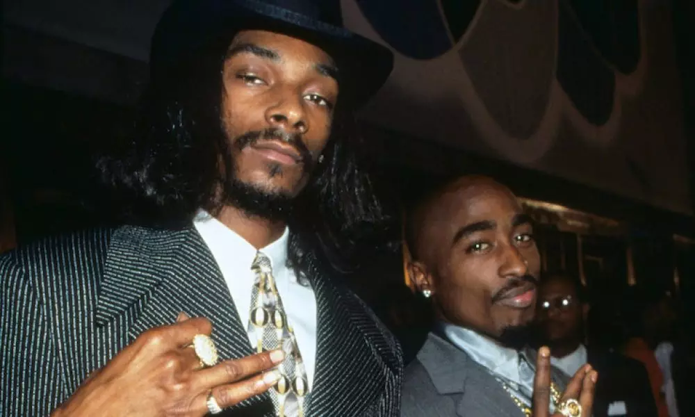 Snoop-Dogg-en-2pac---GettyImages-76118794