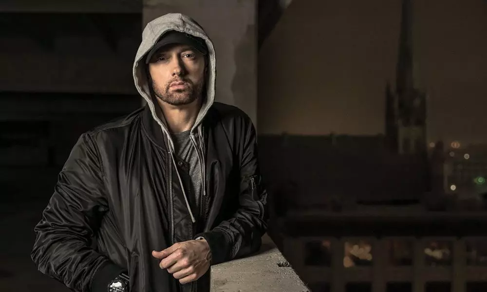 Eminem Walk On Water 2017 danna harbi yanar gizo ingantacce 1000