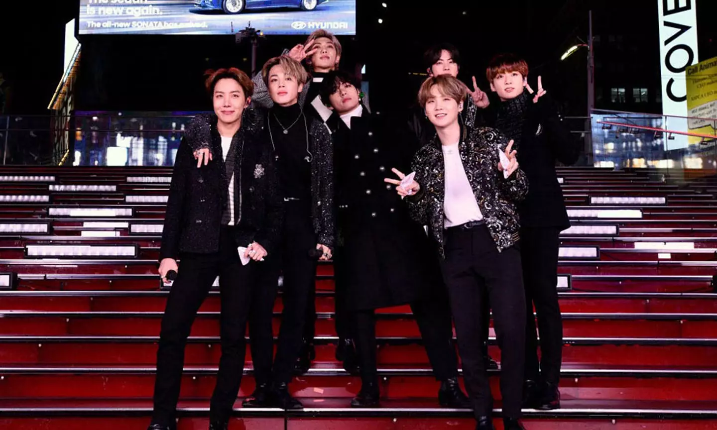 BTS לבצע קונצרט חי של 'רשות לרקוד על הבמה'