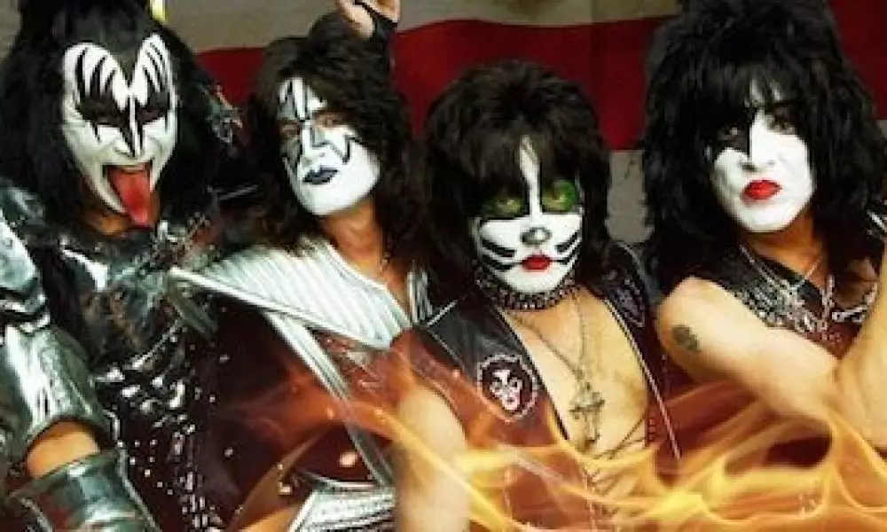 Kiss Turning Japanese - uDiscover 22028_1