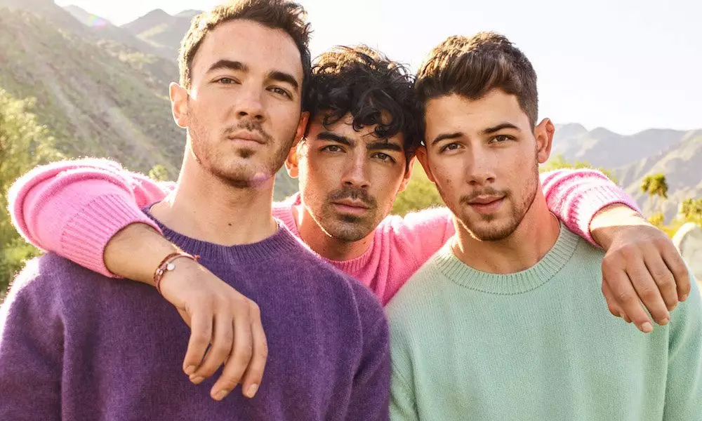 Jonas-Brothers-Q-A-Social Media