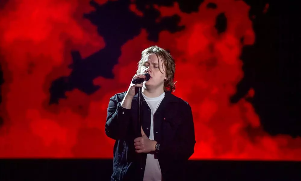 Lewis-Capaldi-The-Weeknd-Inggris-Penjualan-Artis-2020