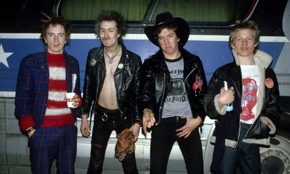 Sex-Pistols-New-Biopic-ปืนพก