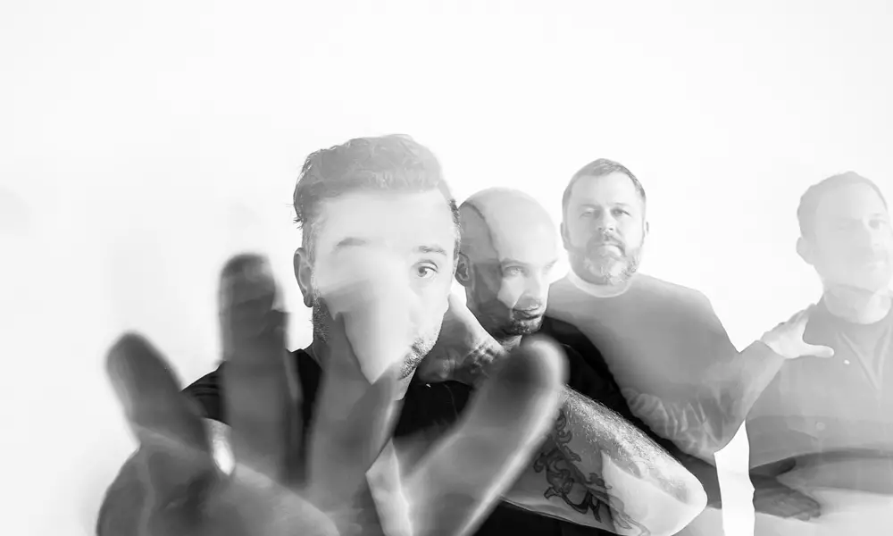 Смотрите новое видео для Rise Against’s Nowhere Generation