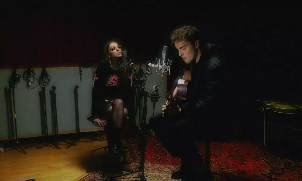 Sam Fender y Holly Humberstone - Foto: Polydor