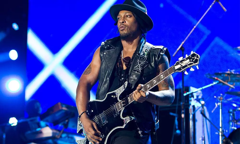 D'Angelo ගේ ඡායාරූපය