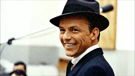 Putri Frank Sinatra Mengkurasi Koleksi Baru 'Baby Blue Eyes'