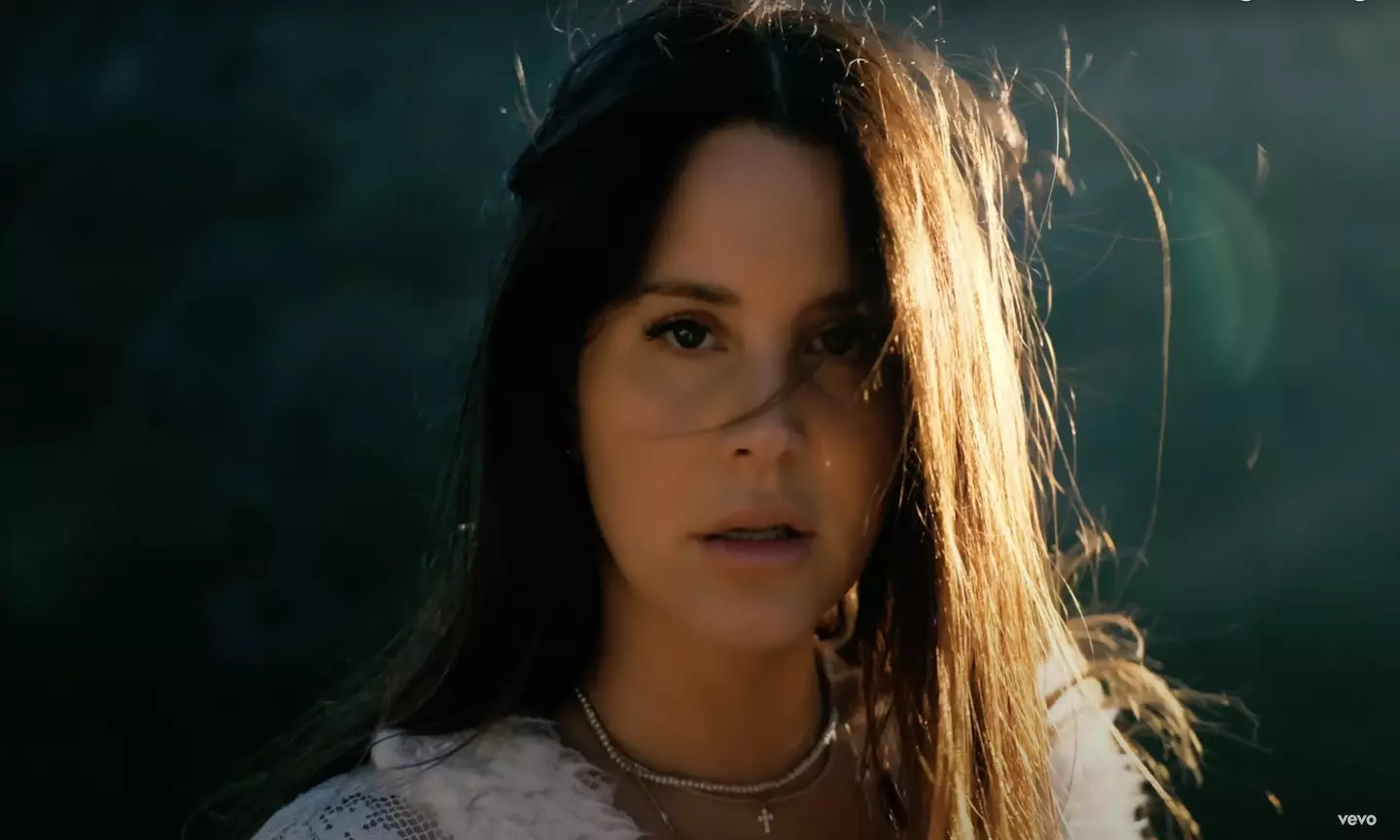 Nagtakda si Lana Del Rey ng Bagong Rekord Para sa Karamihan sa No.1 na Alternatibong Album