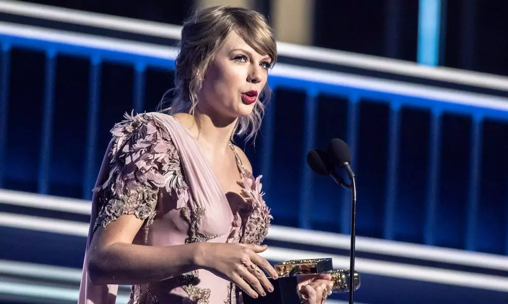 Imiklomelo kaTaylor-Swift-Billboard-Music-Awards
