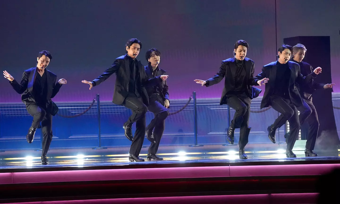 BTS Bolster şäheriniň Bütindünýä sergisine teklip üçin Busan konsertini yglan etdi
