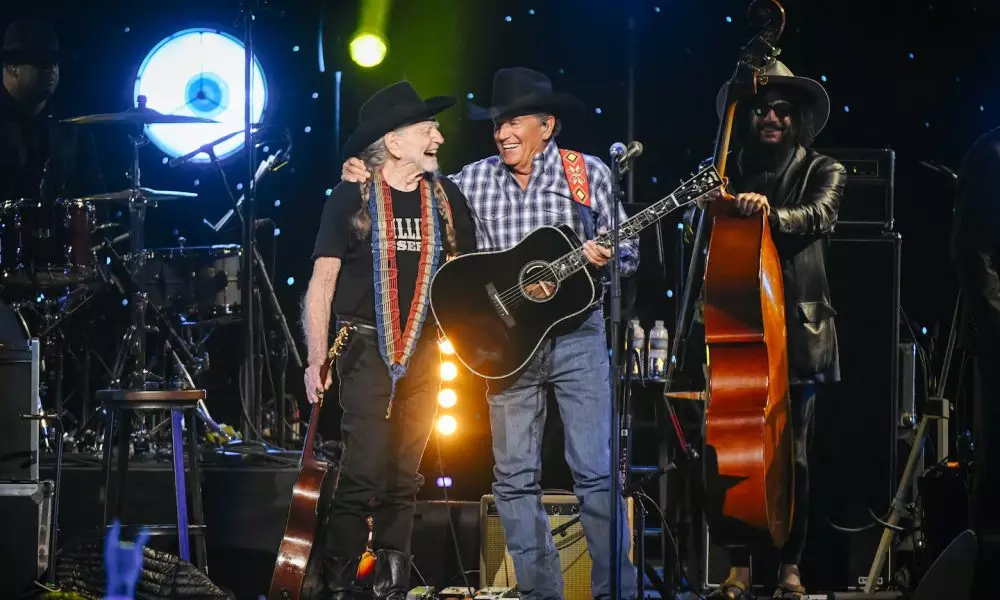 Isithombe sika-Willie Nelson no-George Strait: Jason Kempin/Getty Images for A+E Networks