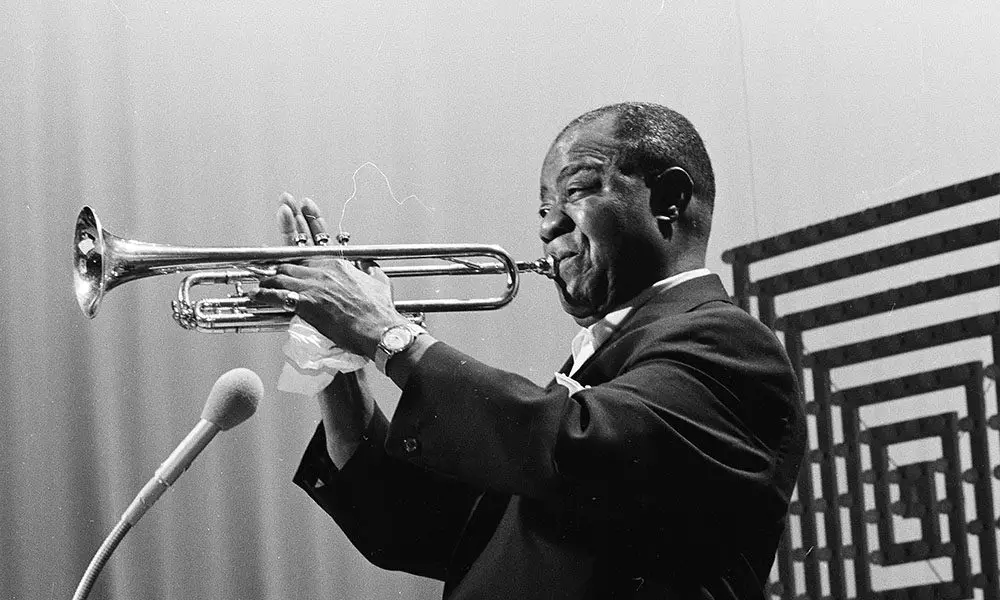 Louis Armstrong, artist kjent for What a Wonderful World, Playing Trumpet