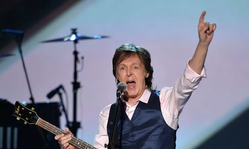 Paul McCartney yees duab los ntawm Kevin Winter / Getty Images