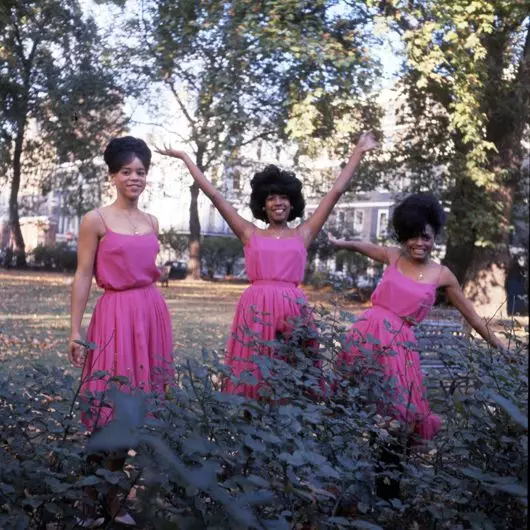 Supremes, poza siedzibą EMI, październik 1964