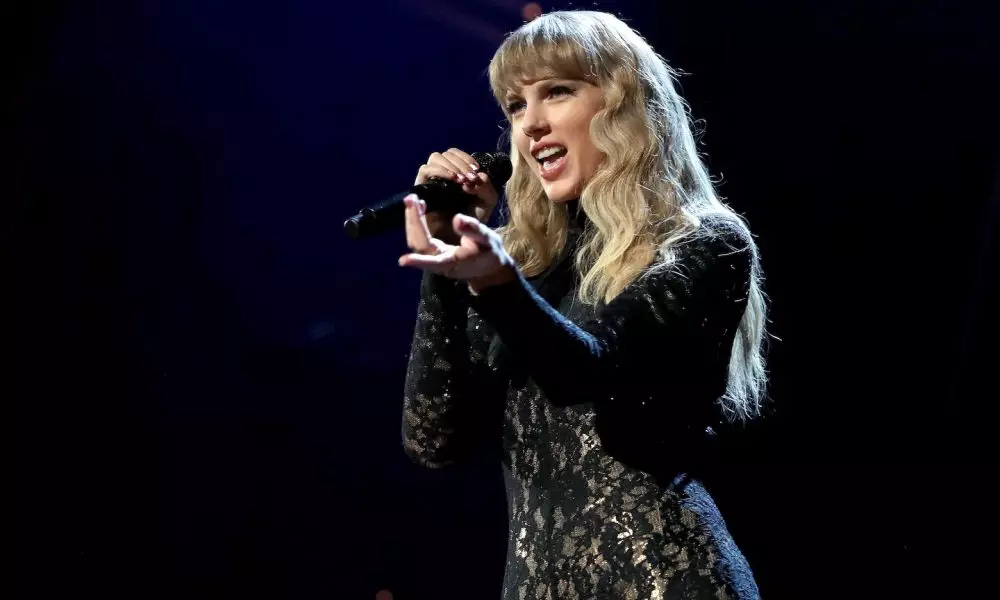 Wêne Taylor Swift: Kevin Kane / Getty Images ji bo Rock and Roll Hall of Fame