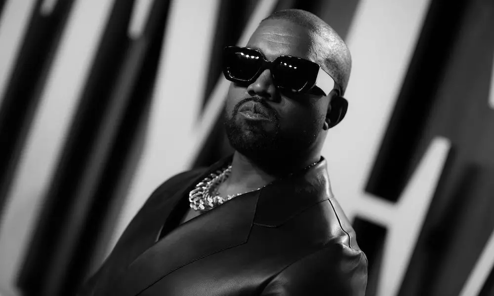 Vídeo de Kanye-West-Wash-Us-In-The-Blood