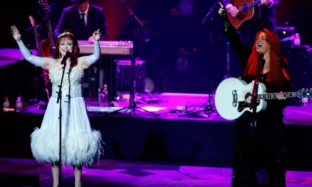 Naomi Judd (links) saam met Wynonna Judd - Foto: Isaac Brekken/Getty Images