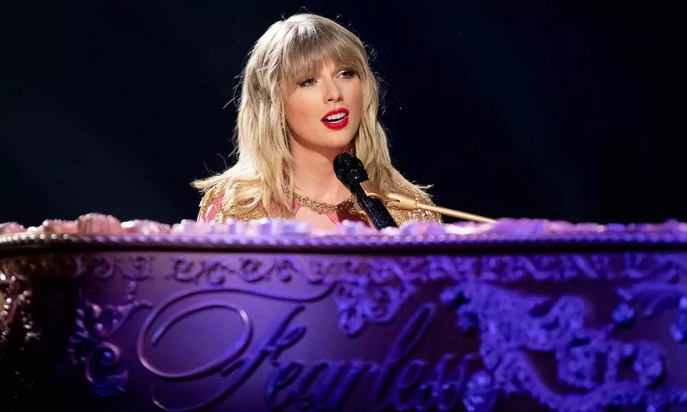 Taylor-Swift-Love-Story-Taylor-ferzje---GettyImages-1190020253