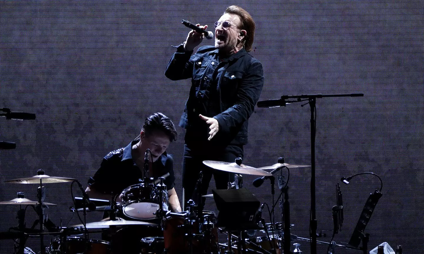 U2 និង 'Sing 2' សហការជាមួយ ETM សម្រាប់វីដេអូ 'ចម្រៀងរបស់អ្នកបានសង្គ្រោះជីវិតខ្ញុំ'