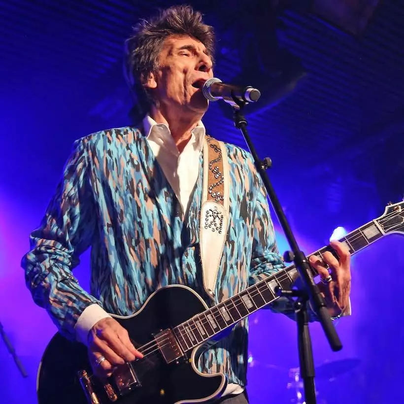 Ronnie Wood អនុញ្ញាតិឱ្យ Judy Totton