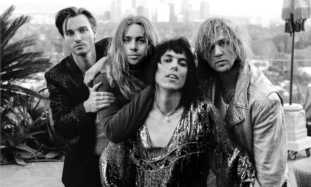 Aŭskultu la Novan Unuopaĵon de The Struts With The Strokes Albert Hammond Jr. 32322_1