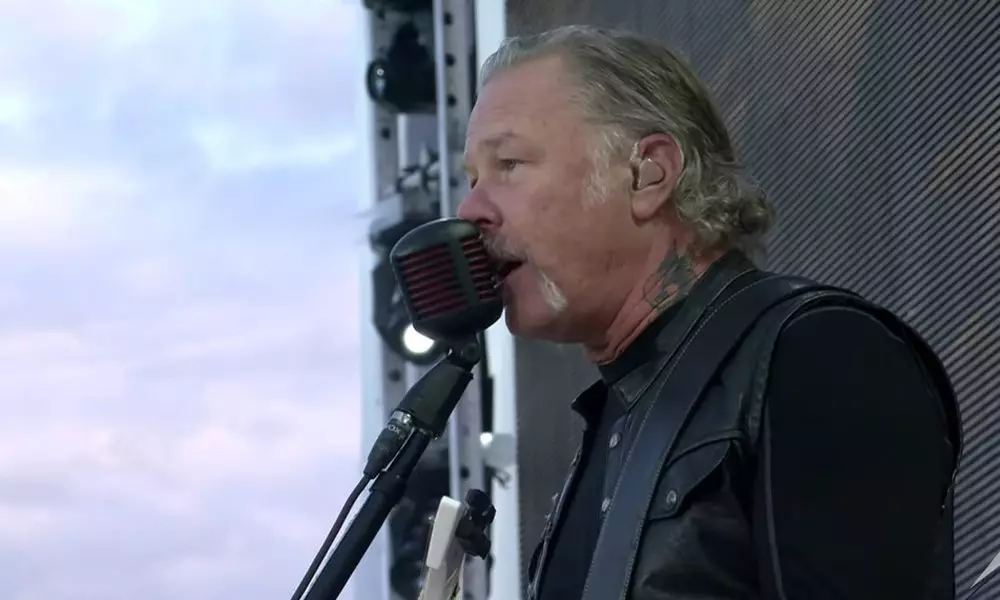 Metallica Rumıniya Xərçəng Xəstəxanasını bağışladı