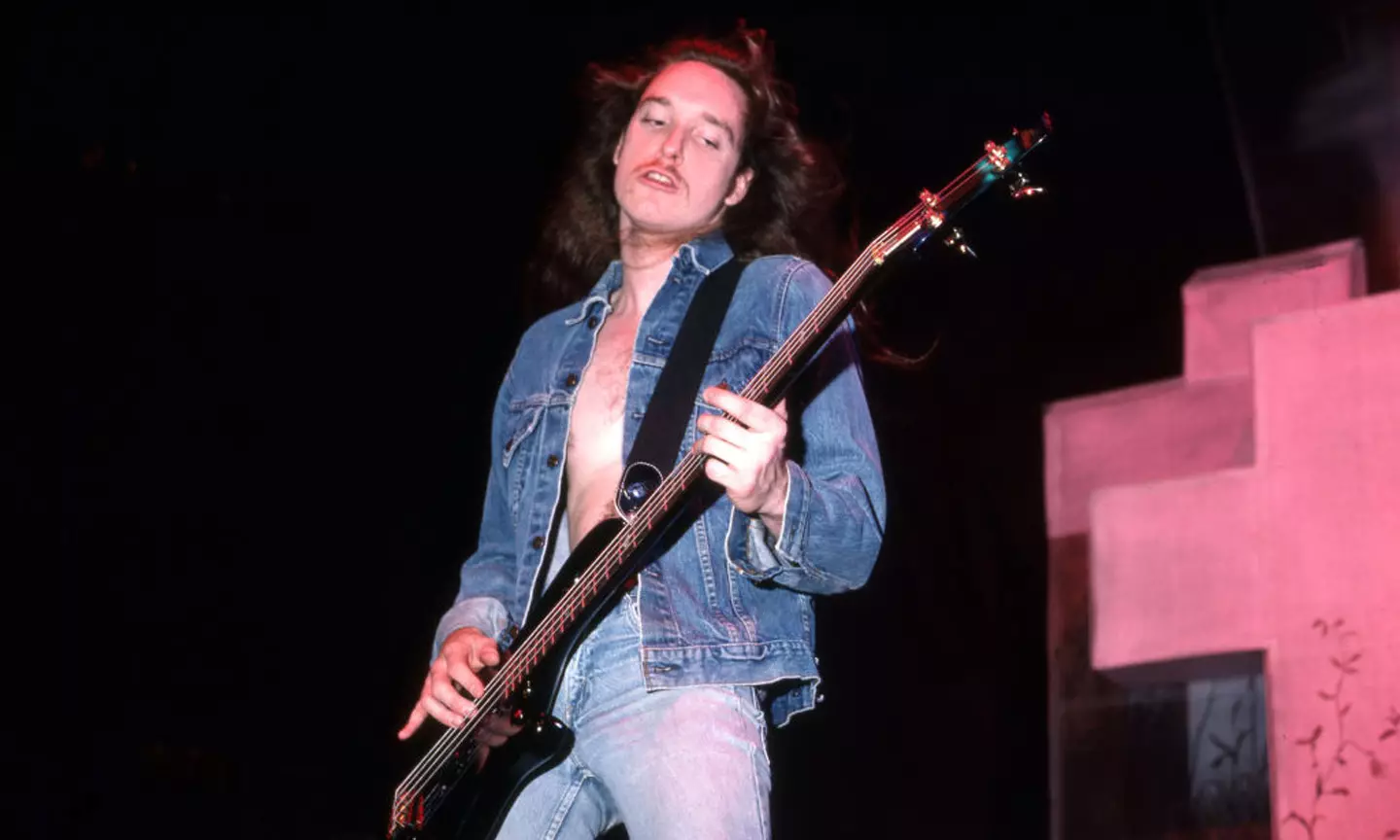 مرحوم Metallica Bassist Cliff Burton نئين لائيو اسٽريم ۾ ملهايو ويندو